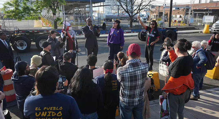 Newark Mayor Arrested After Democrat Lawmakers Storm ICE Facility in ...